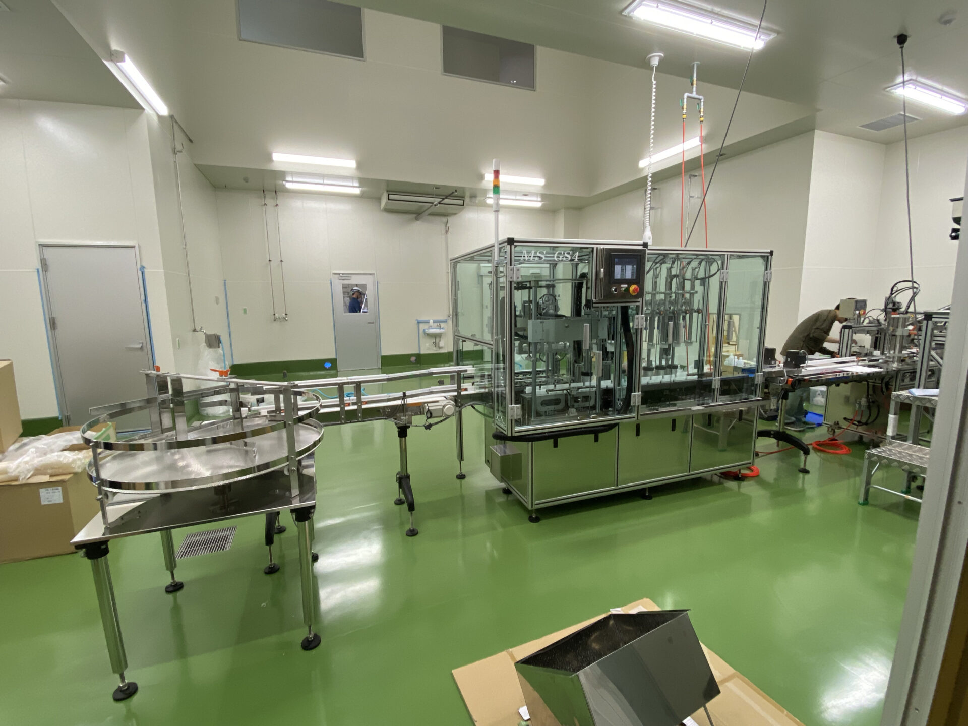 液体充填ラインMS-GS4で生産性が2倍に - 株式会社シバタエンジニアリング